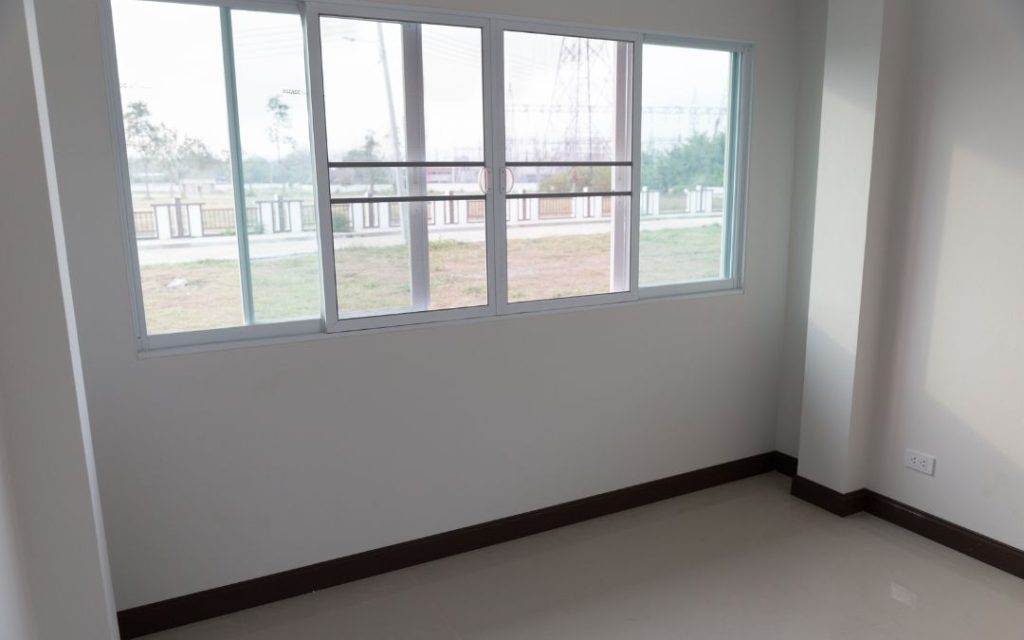 How To Make Small Rooms Feel Bigger With Windows - Top Rated Barrie ...